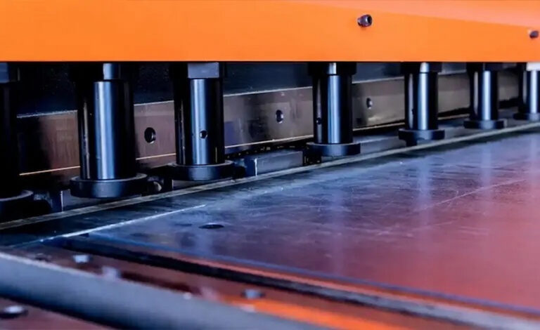 Make the Right Cut: A Guide to Sheet Metal Guillotines - Online Authority